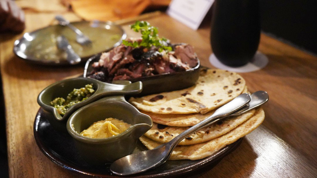 Hilton’s Mumu Bar and Grill ready to serve you up a feast | pngbuzz.com